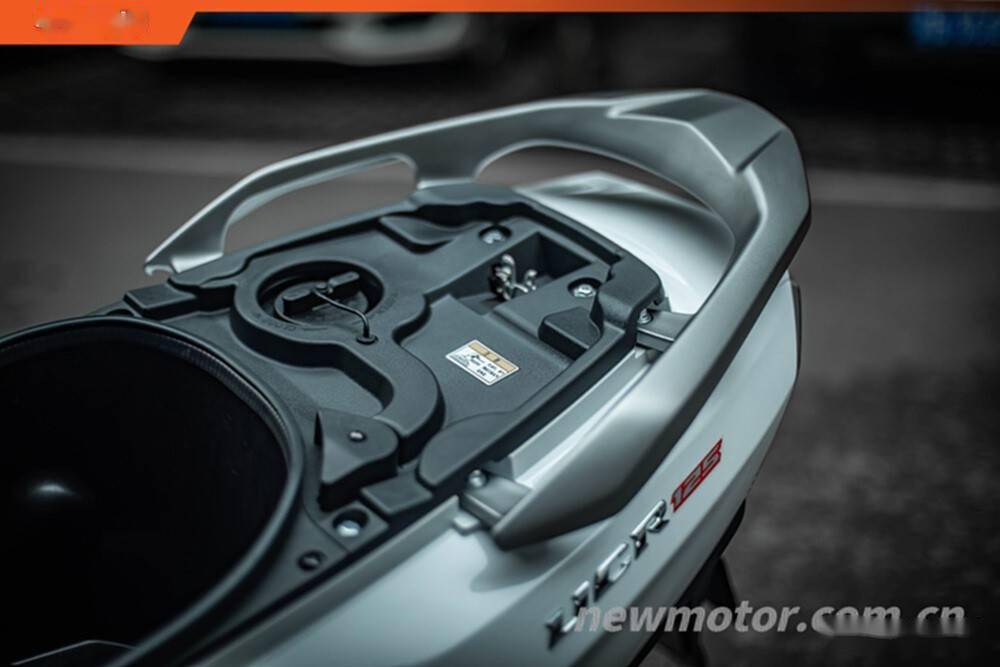 据说这是万元内的都市型踏板典范？豪爵UCR125_搜狐汽车_搜狐网