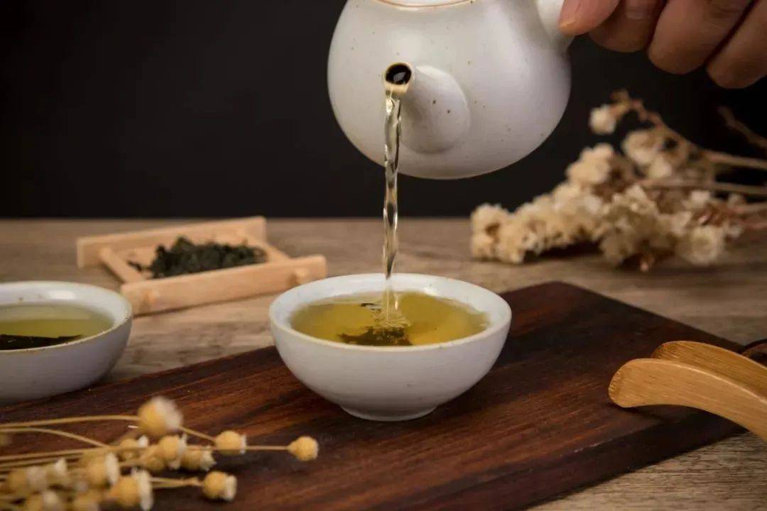 余生很贵,寻一杯茶,静而不争生活时候才有