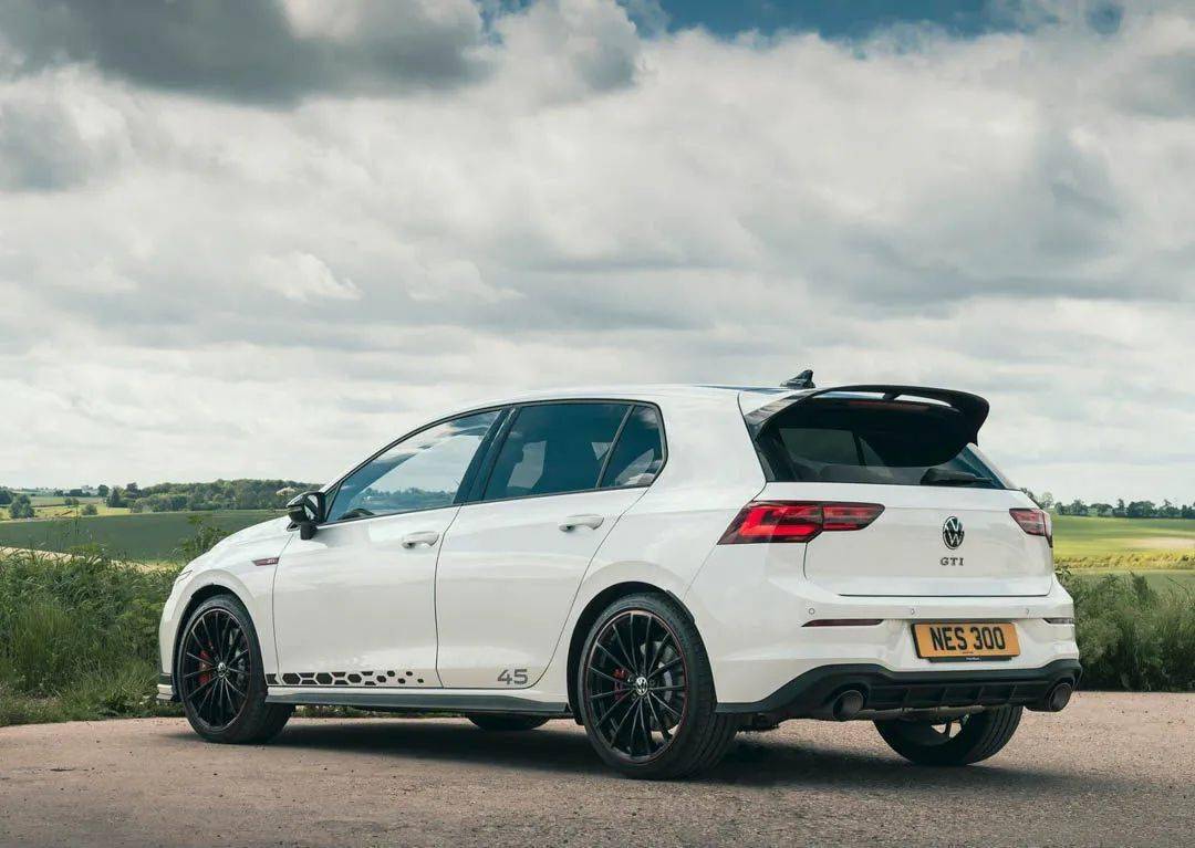 “终极版”GTI！5.6s破百+天蝎排气+短簧，海外仅售35万人民币！_搜狐汽车_搜狐网