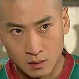 用"get up angry"表示“起床气”？你也太low了！真正表达有意思了……_on_bed_the