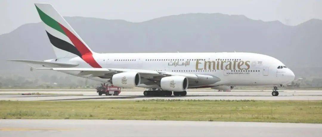 阿联酋航空两架波音777险些相撞，4名飞行员被解雇_空管_迪拜_起飞