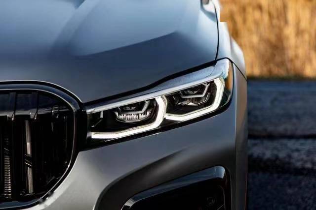 宝马7系中的“旗舰”，新版M760实拍！12缸强悍引擎+四驱，真霸气_搜狐汽车_搜狐网