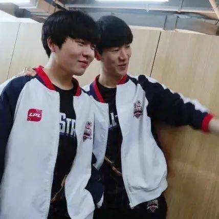 WBG和V5领跑LPL！IG昔日大哥联手称霸！十年老粉泪目_比赛_队伍_Theshy