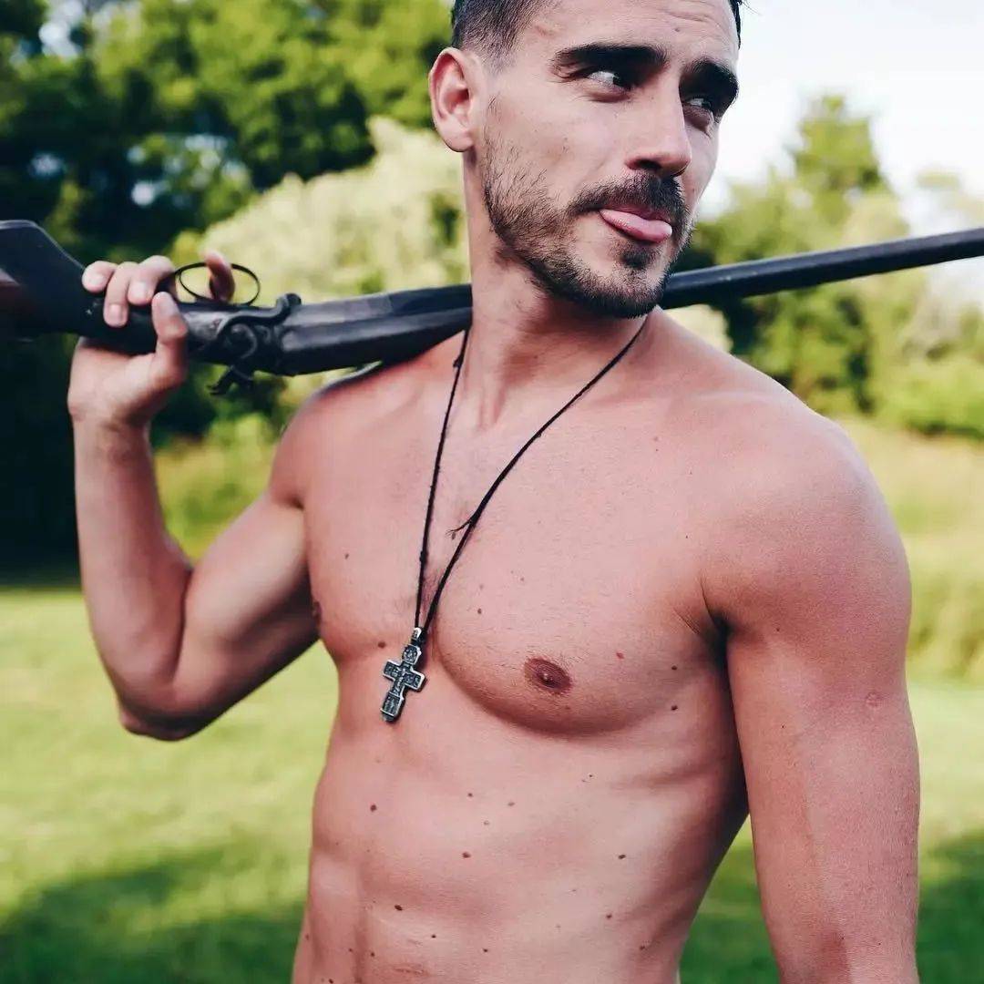 俄罗斯首席男模特被取消所有排名！_Arthur_Kulkov_行业