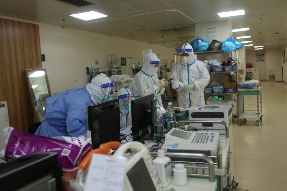 直击ICU：坚持"动态清零" 全力救治老年患者_重症_基础_诊疗