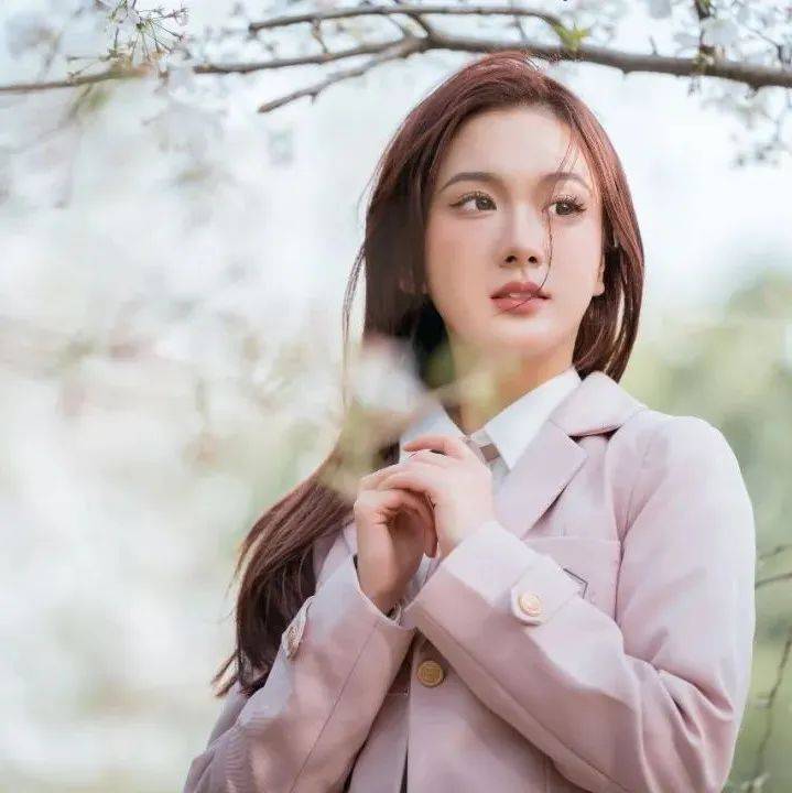 【腾龙】用户投稿丨春日樱花树下的少女 70-180mm F/2.8 Di III VXD_东村_镜头_画面