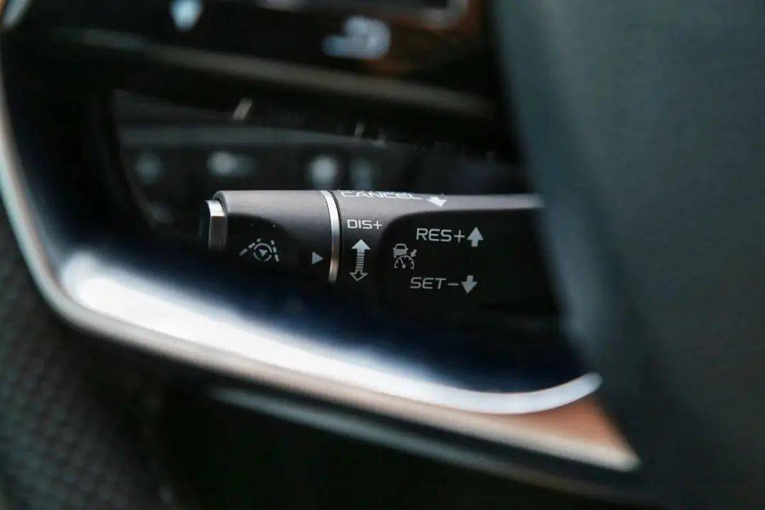 试驾奔腾B70S:轿跑造型很帅气，2.0T+6AT动力够足_搜狐汽车_搜狐网