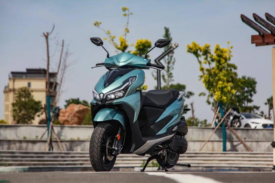 独家！混动水冷四气门，ABS加TCS｜大阳新车VRS125能否攻进“HHS”垄断阵营？_踏板_市场_配置