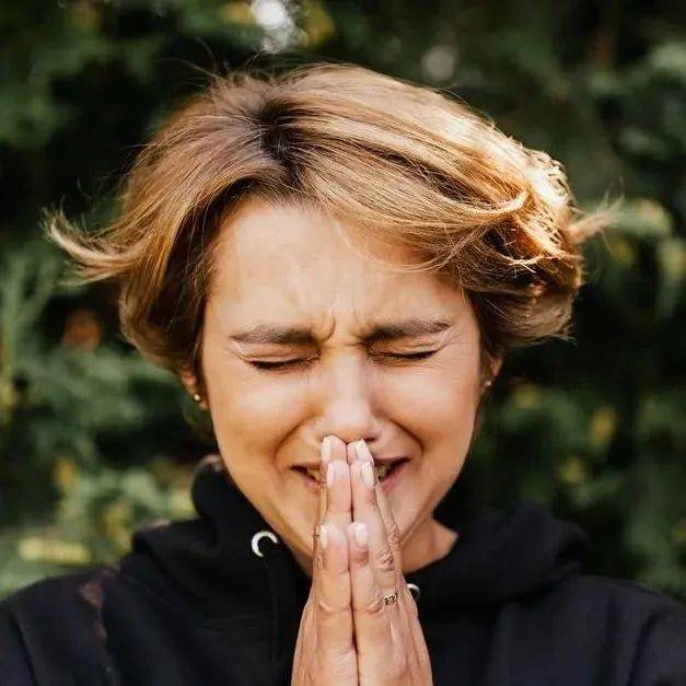 短语学习 | hit the panic button 惊慌失措_The_caught_东西