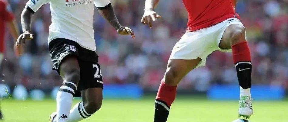 学会这一招，对方两人上抢都不怕！（动图演示）_技术动作_皮球_身体