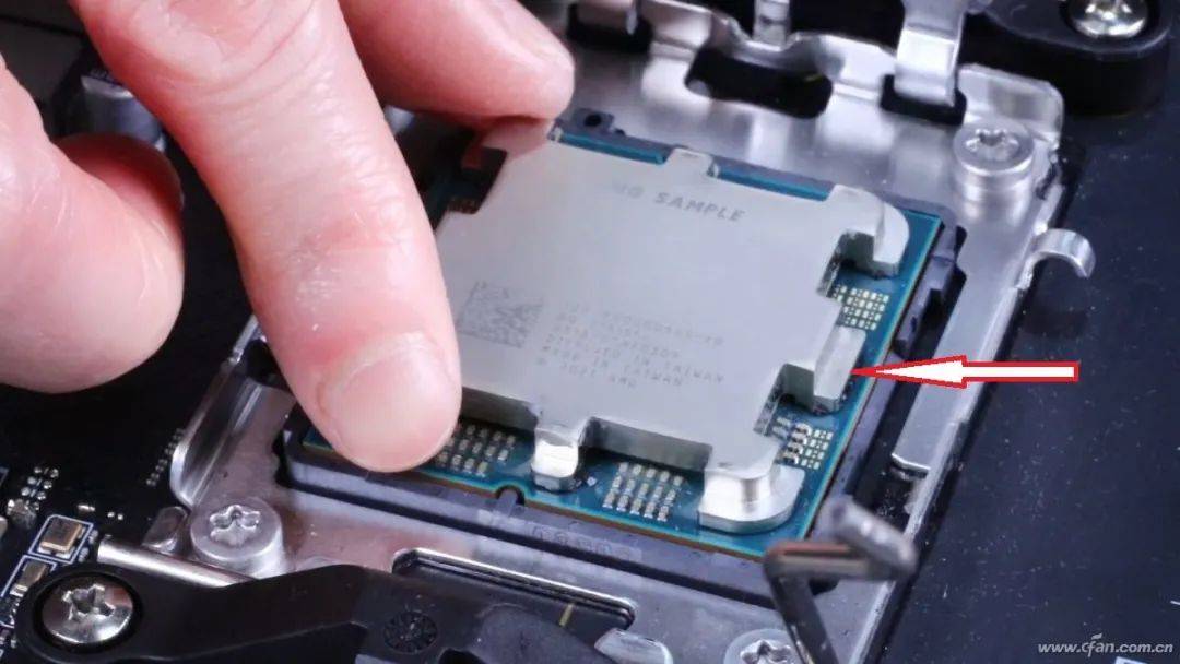 为啥长这样 CPU新形态有讲究_顶盖_接口_元件