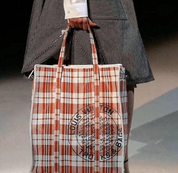 奢侈品牌丑东西大赏！还能长成这样？_Gucci_巴宝莉_巴黎世家