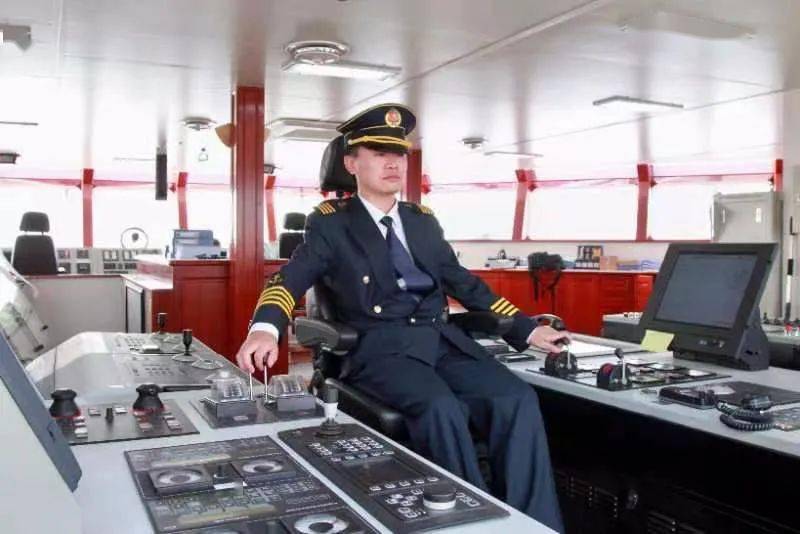 揭秘ROV作业的一天_勘探_船舶_水下机器人