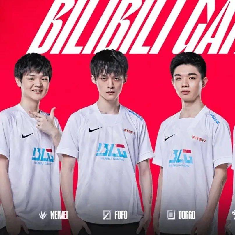 BLG不敌AL后，官博沦陷！FoFo赛后心态爆炸，低垂着头，双手捂眼_比赛_icon_刘青松