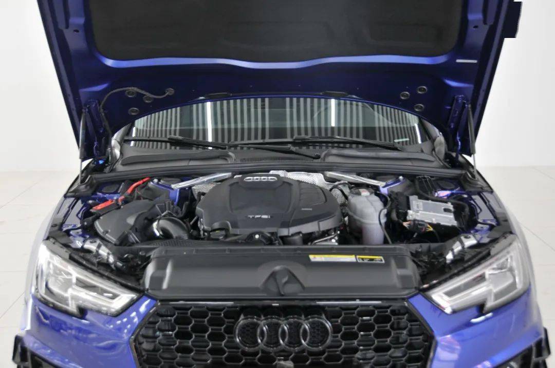 【最新到店】碳纤维外观套件已备案，轮毂已换，银耳奥迪A4L请您品鉴！_搜狐汽车_搜狐网