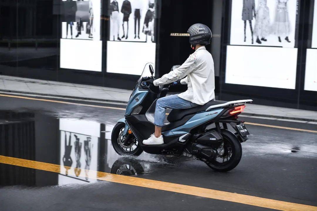 标准版14880元/TCS版15980元，无极SR150GT中型踏板正式发布_搜狐汽车_搜狐网