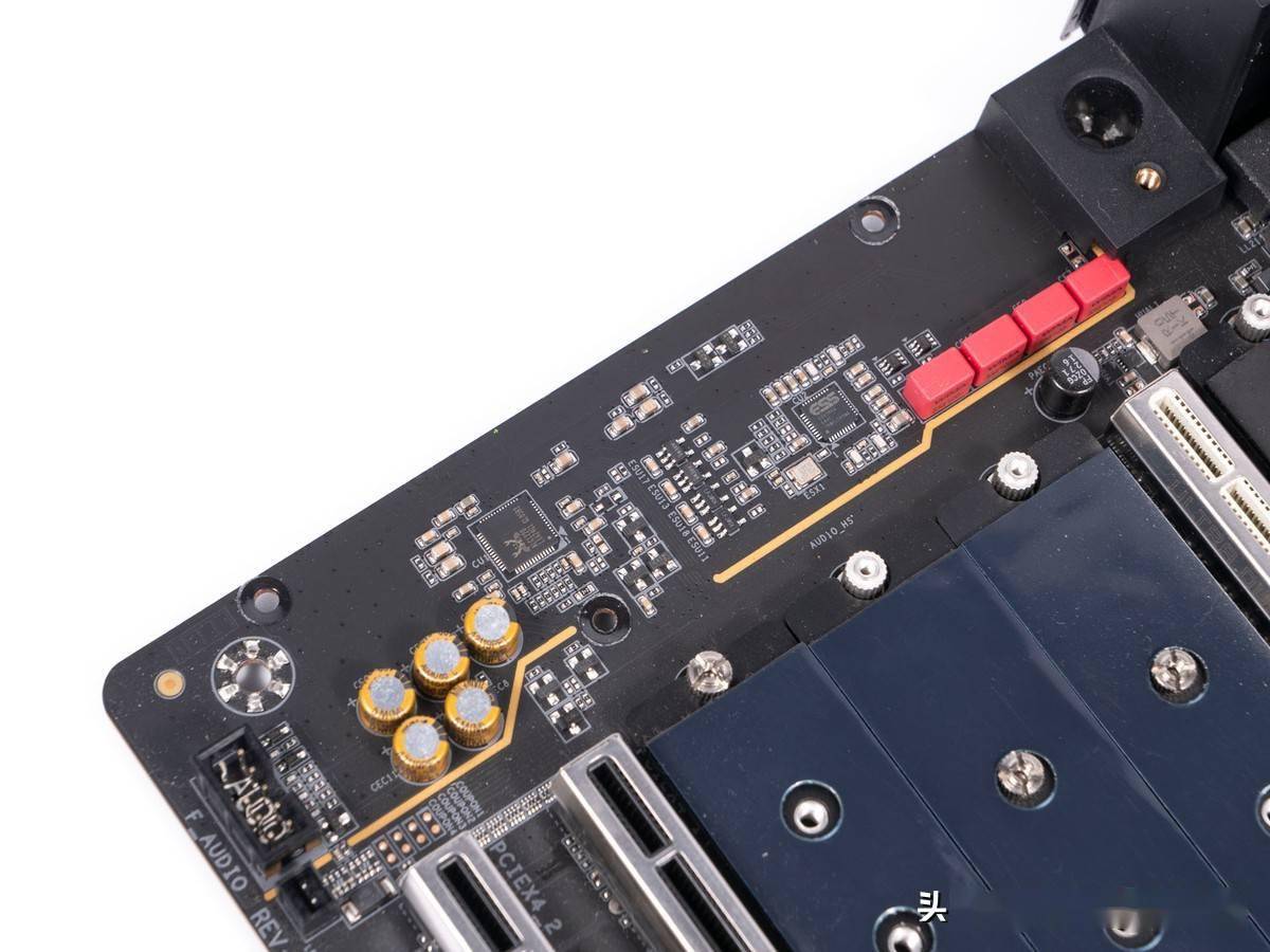 技嘉超级雕—Z690 AORUS MASTER主板评测_供电_接口_设计