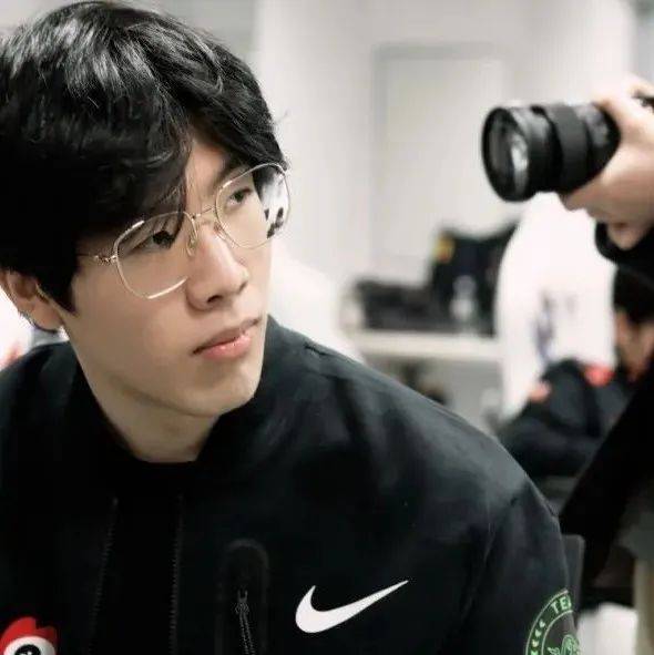 TheShy封神一战，打出五次单杀！赛后偷笑图火了，打RNG有点可惜_比赛_Rich_战队