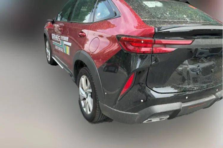 搭载自主研发的插电混动，哈弗H6S DHT-PHEV谍照曝光_搜狐汽车_搜狐网