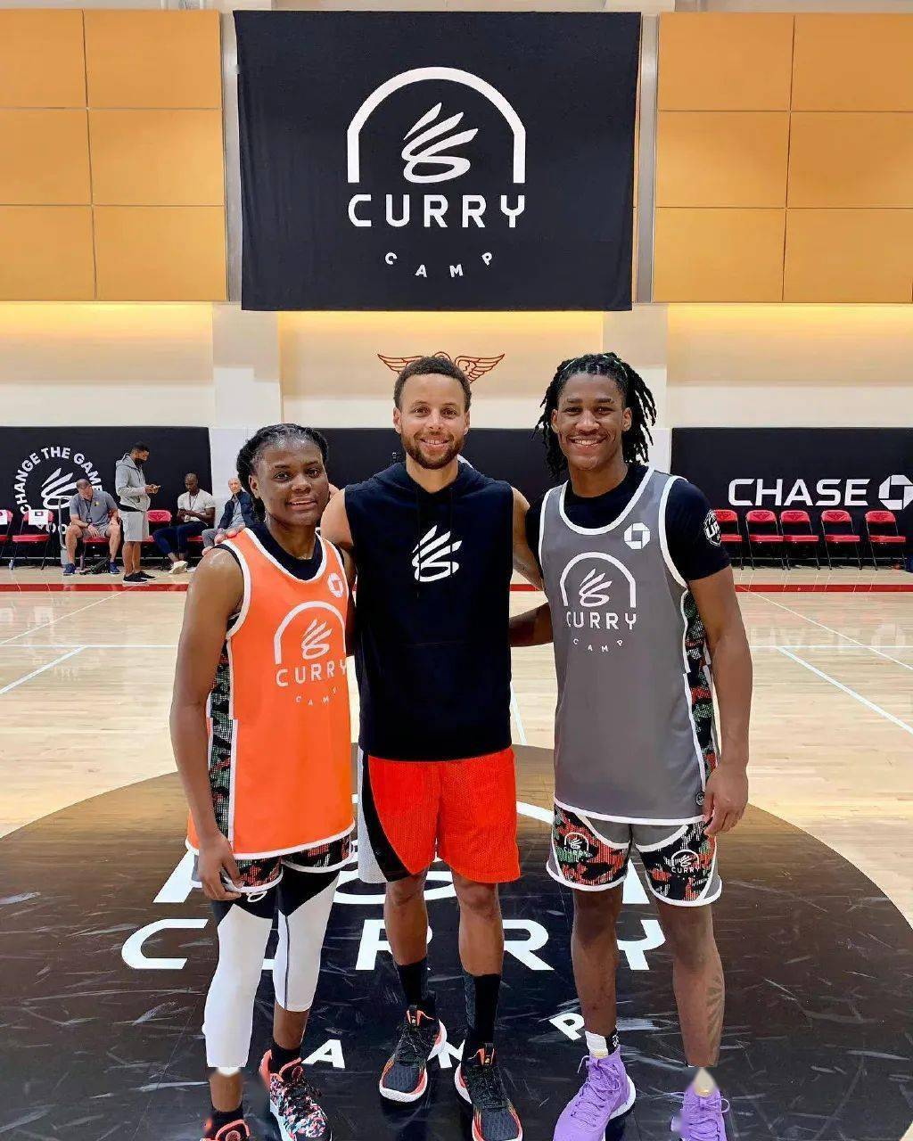 突然曝光！满满悬念的库里10！像极了库里9的加强版..._Curry_Flow_Flotro