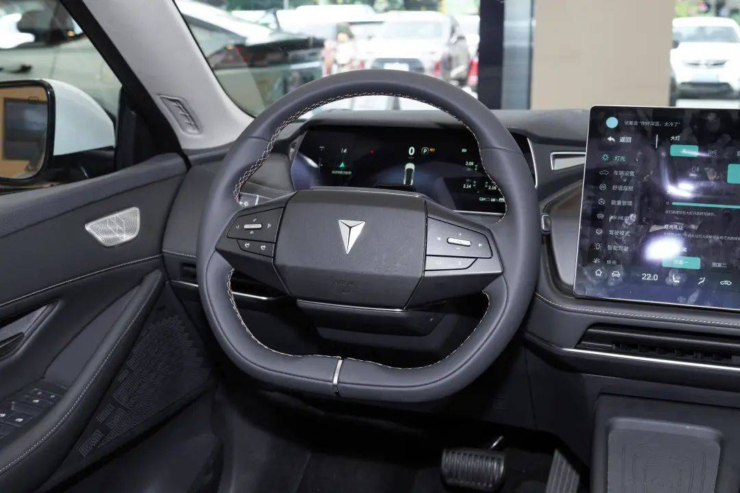 售价18.39万元，对标比亚迪海豹，实拍长安深蓝SL03 515纯电版_搜狐汽车_搜狐网