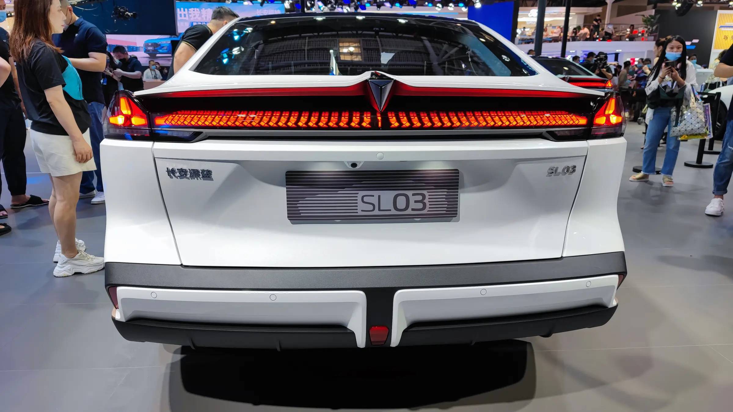 售价18.39万元，对标比亚迪海豹，实拍长安深蓝SL03 515纯电版_搜狐汽车_搜狐网