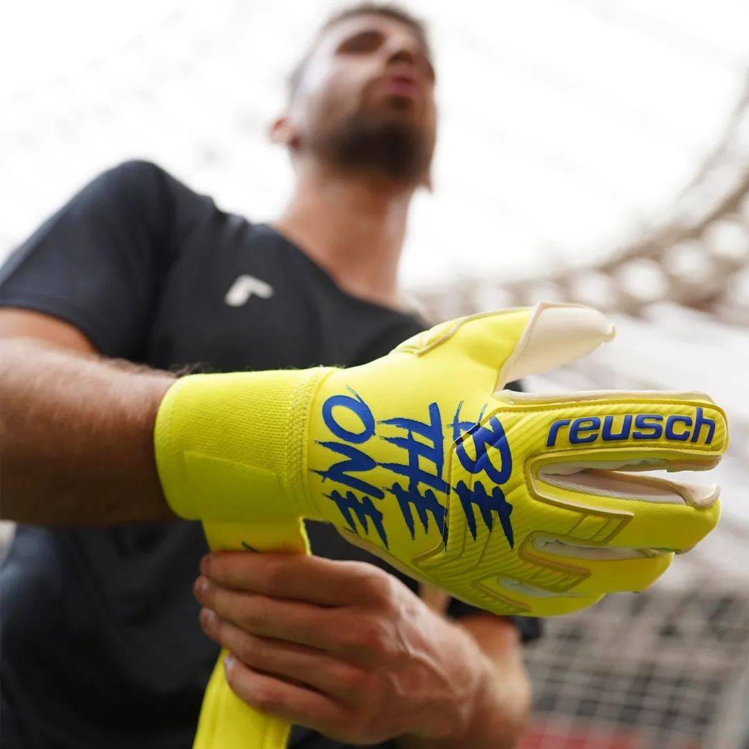 Reusch发布全新Attrakt Gold X Alpha门将手套_剪裁_Cut_品牌
