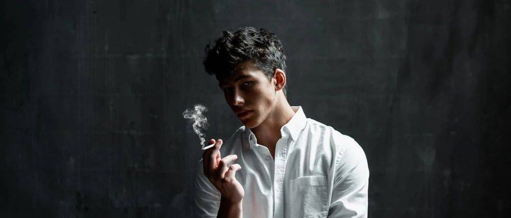 老外跟你说Are you smoking，可不是问“你抽烟吗”！_smoke_烟瘾_at