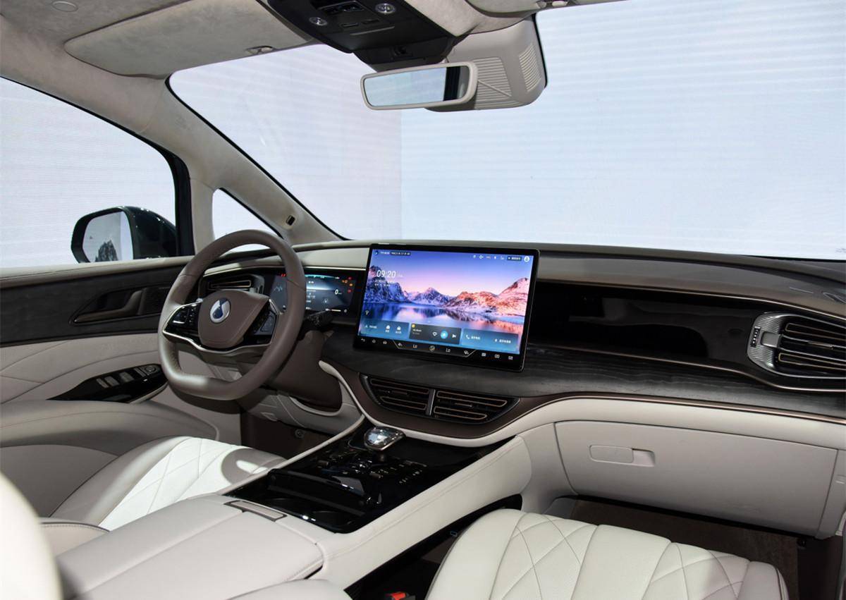 起步32.98万，盯着埃尔法，其实要打GL8，腾势D9正式上市_搜狐汽车_搜狐网