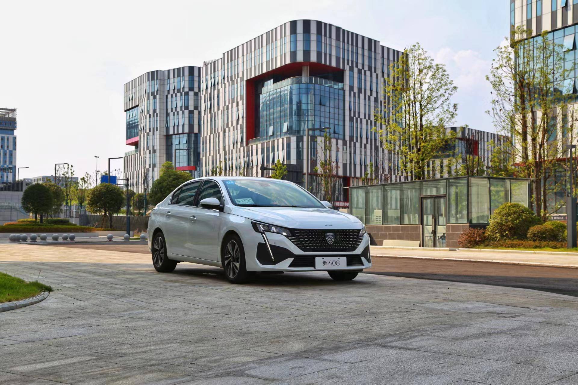 试驾全新标致408：法系精品轿车，1.6T+6AT带来高水准驾控体验_搜狐汽车_搜狐网