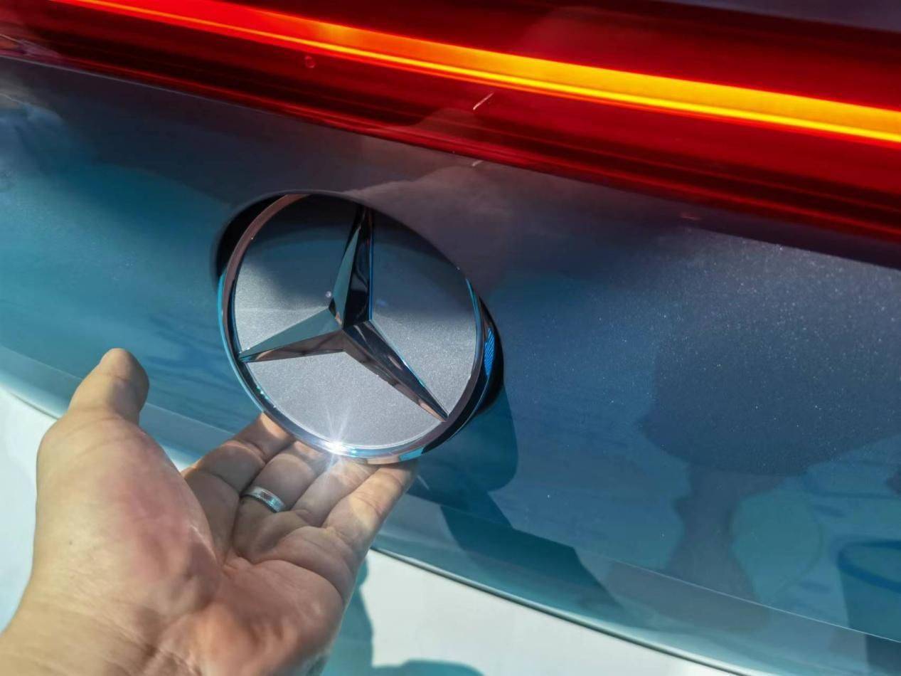 2022成都车展：首台EVA平台国产车型 52.8万起售 奔驰EQE公众亮相_搜狐汽车_搜狐网