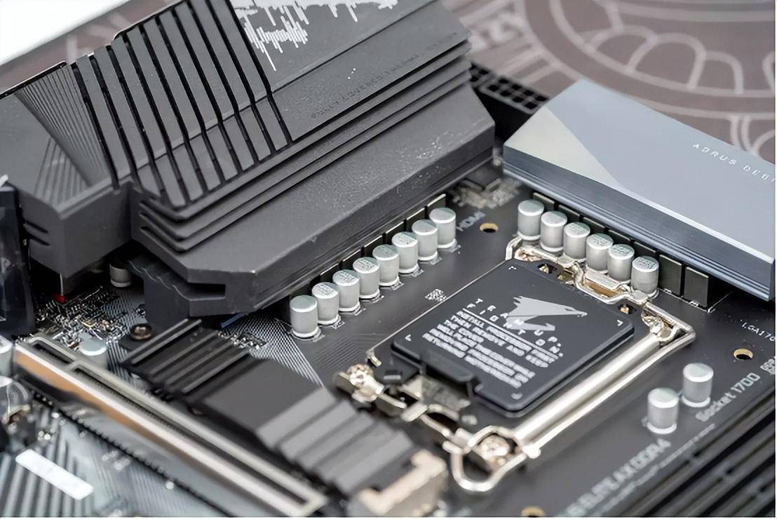 打游戏选哪个？实测12490F和12700K的游戏性能差距，这样选更实惠_内存_处理器_测试