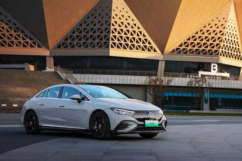 小号EQS还是电动CLS？全新奔驰EQE来袭 52.8万起_搜狐汽车_搜狐网
