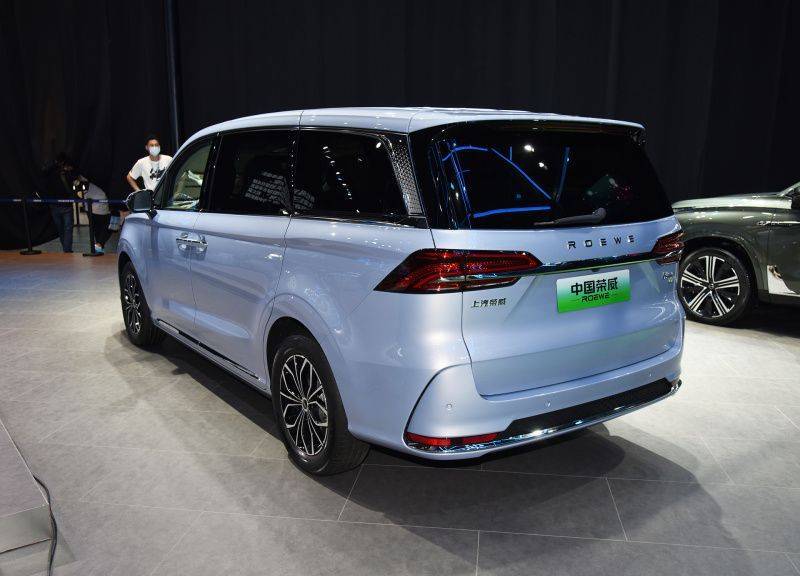 时尚奶爸新选择！操控性能满分的荣威iMAX8 EV值得冲_搜狐汽车_搜狐网