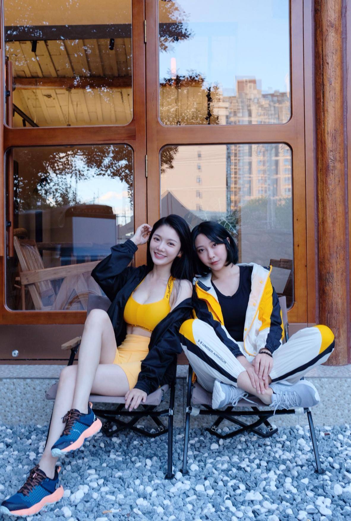 “最性感黄蓉”林妍柔晒写真，黄色露脐装米色短裤秀出丰满身材_心情_chill_电影