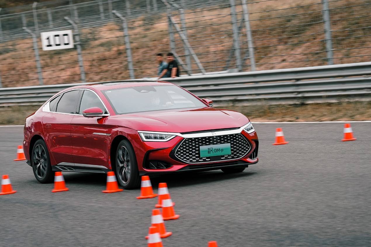 性能爆表，质感看齐56E，比亚迪汉拿中大型销冠没毛病？试汉DM-p_搜狐汽车_搜狐网