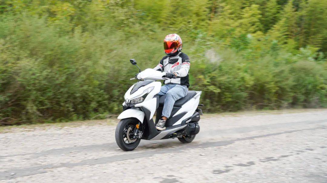 125踏板新玩法—大阳VRS125摩智测评_搜狐汽车_搜狐网