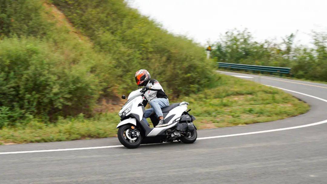 125踏板新玩法—大阳VRS125摩智测评_搜狐汽车_搜狐网