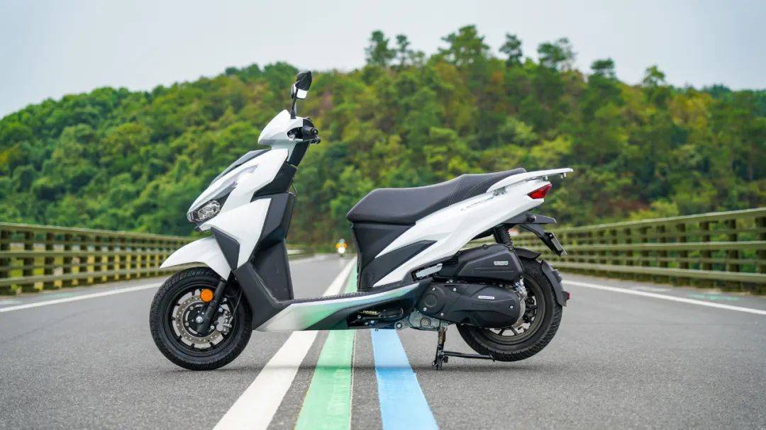 125踏板新玩法—大阳VRS125摩智测评_搜狐汽车_搜狐网