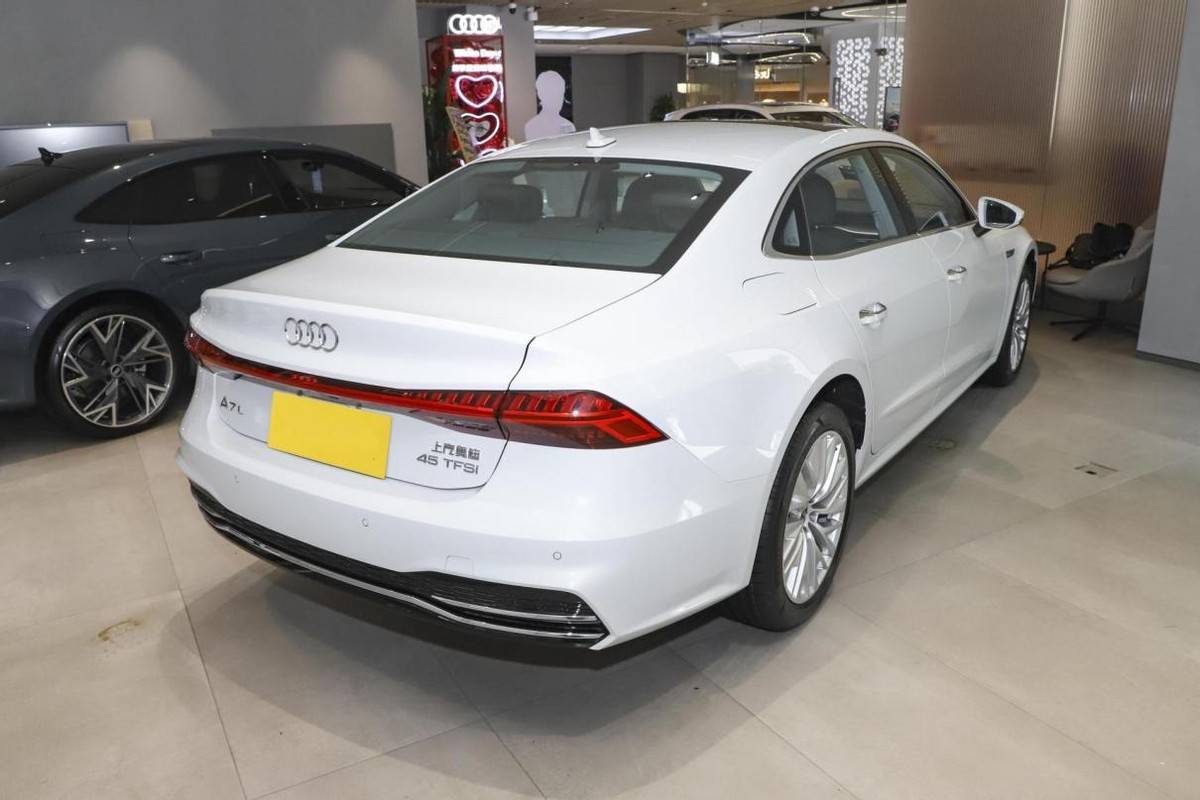 奥迪终于醒悟了，A7L入门降至41万多，起步245马力，比5系良心_搜狐汽车_搜狐网