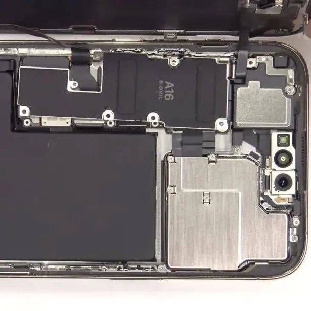 iPhone 14 初步拆解， iPhone 4 设计回归_Pro_系列_后盖