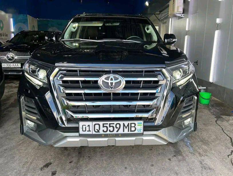 丰田普拉多“新版本”曝光，镀铬元素丰富，2.8T+6AT+差速锁_搜狐汽车_搜狐网