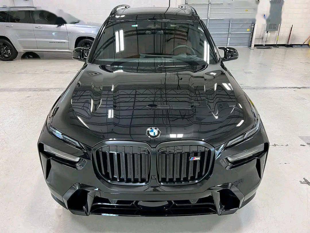 宝马X7“强势归来”，黑武士造型+电磁悬挂+4.4T+8AT，炫酷_搜狐汽车_搜狐网