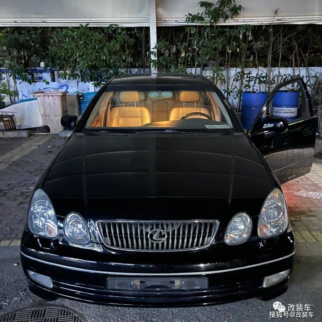 雷克萨斯GS300变身成"VIP大佬"，简单的改装就能展现出它的气质_搜狐汽车_搜狐网