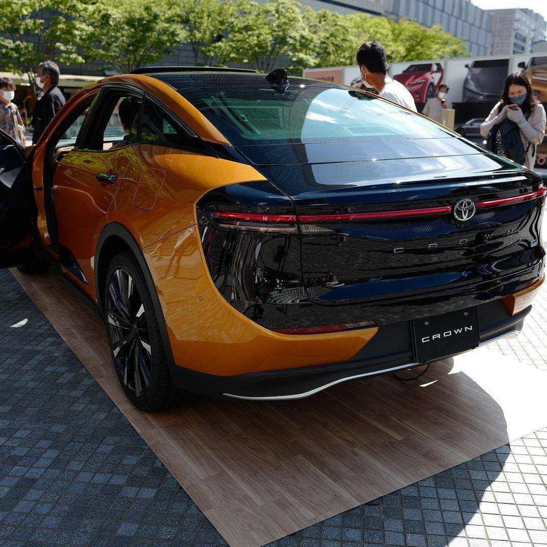“活力橙”丰田皇冠亮相，时尚元素爆棚，2.4T+6AT，最快年内国产_搜狐汽车_搜狐网