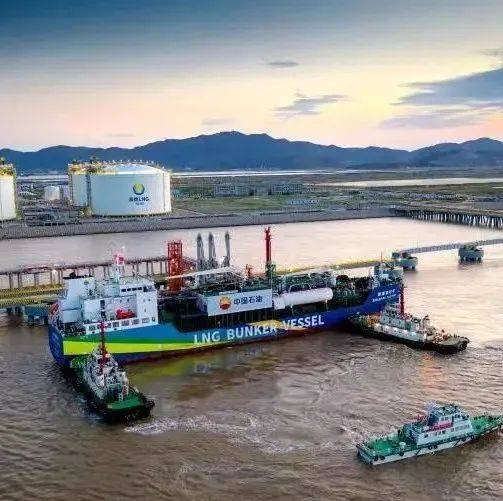 【明辉说油】“新奥普陀”号LNG加注船首航靠泊舟山_船舶_罐式_专用