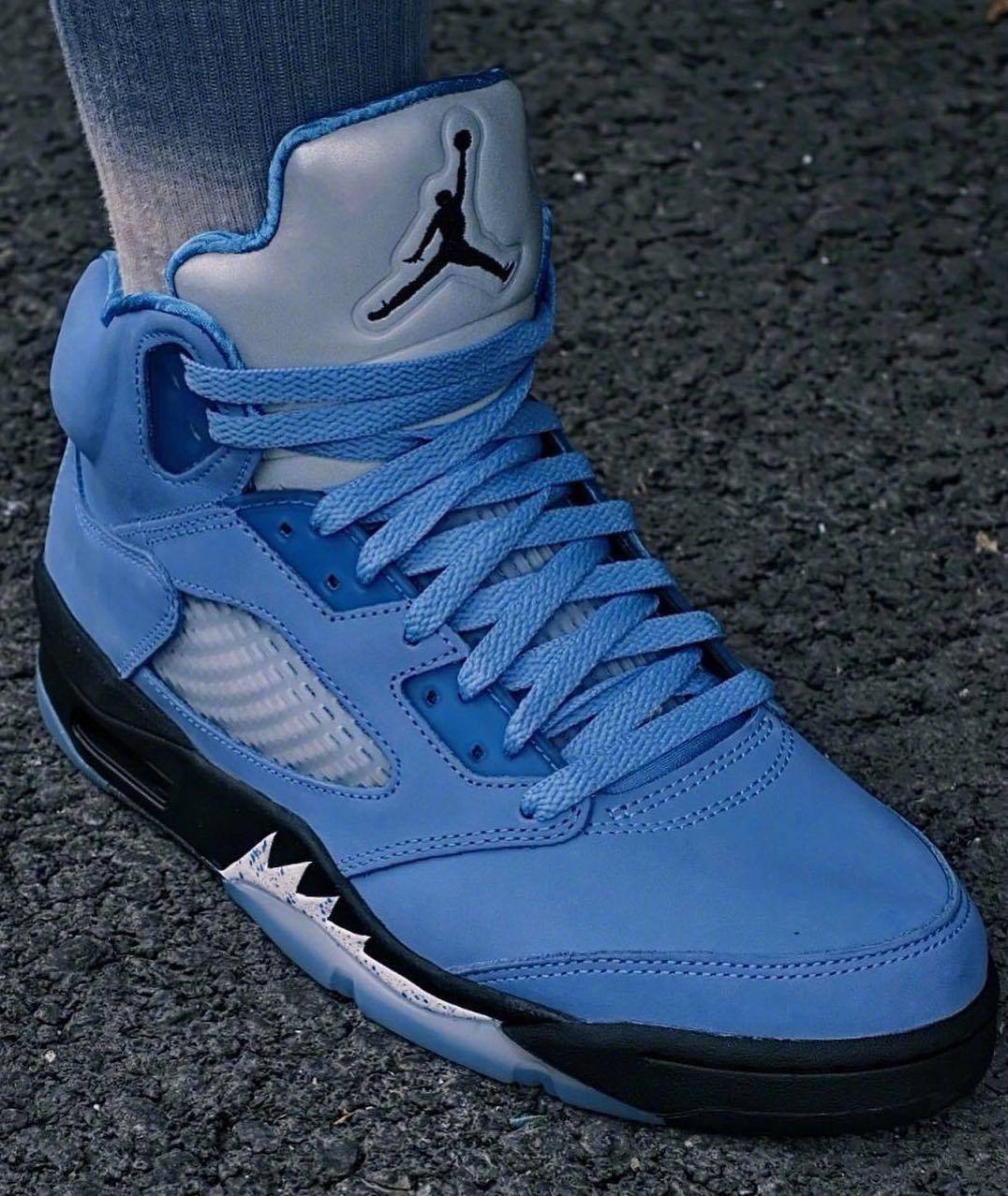 AJ5「UNC」北卡蓝配色实物再曝光，跟之前AJ5「Oregon」有何不同_logo_看点_的设计