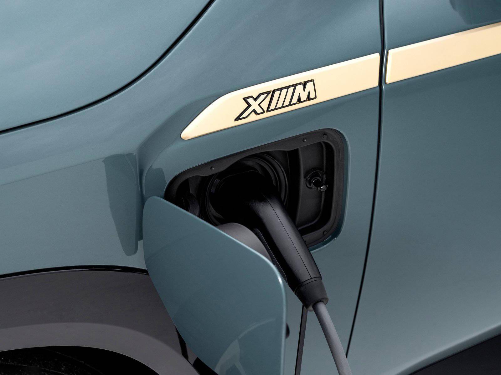 外观更燃/动力更强 曝BMW XM Label Red版官图_搜狐汽车_搜狐网