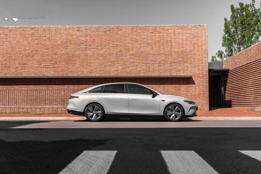 19.38万元起/零百加速3.66秒/纯电续航717km 零跑C01正式上市_搜狐汽车_搜狐网