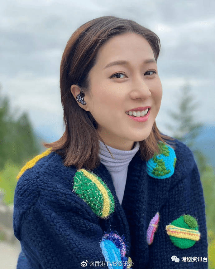 前TVB当红花旦宣布「封肚」，透露生完第三胎去向：要过一段时间再见面_钟嘉欣_Live_Jared